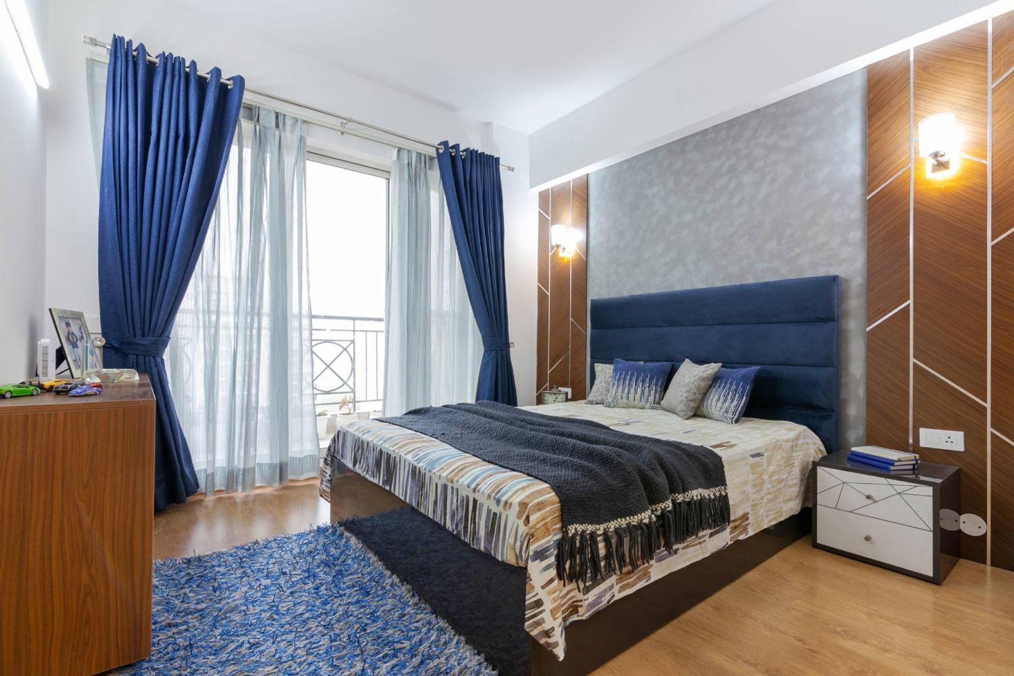 2BHK Gurgaon Flat Contemporary Design with Budget-Friendly Premium Wall ...