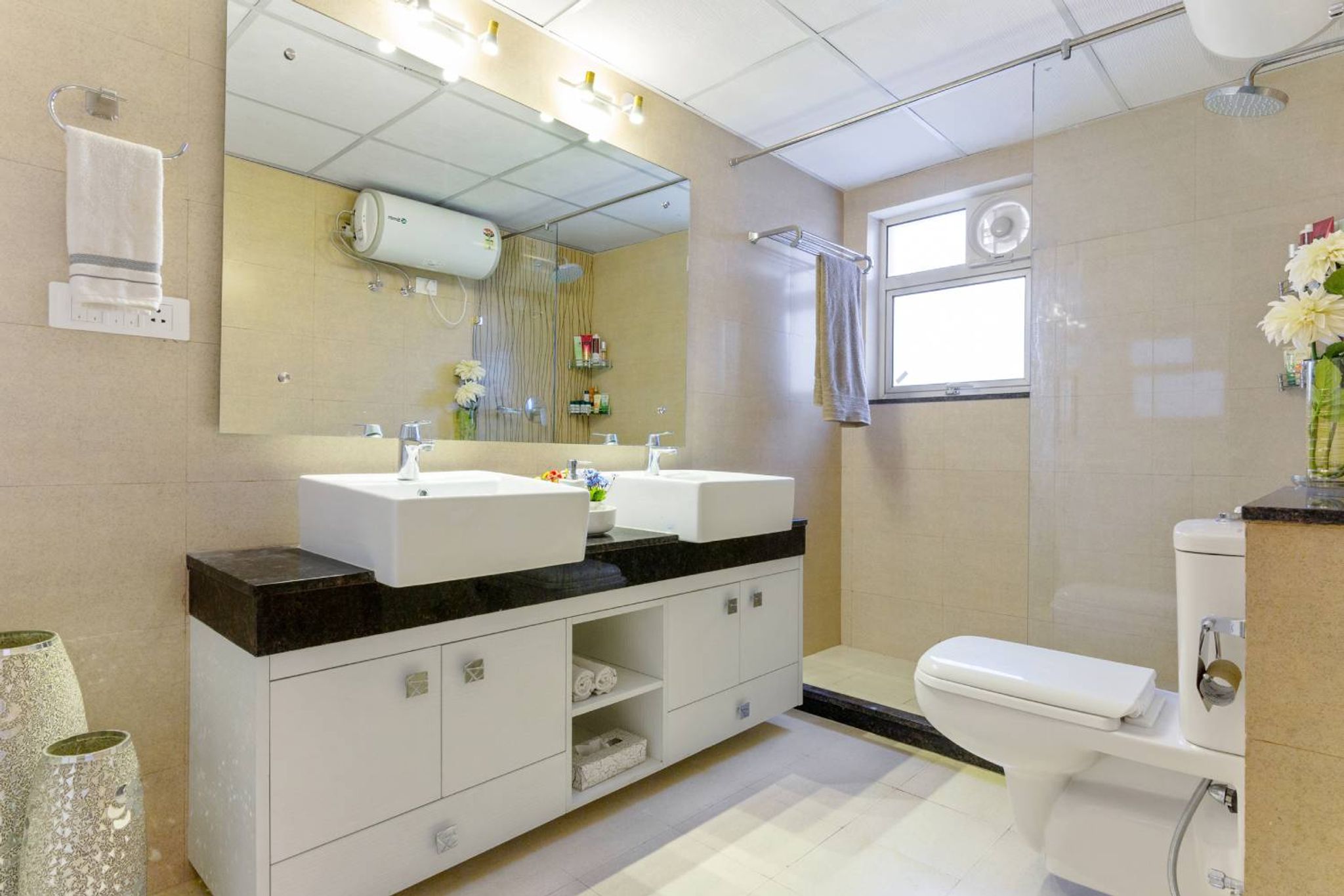 2BHK Gurgaon Flat Contemporary Design with Budget-Friendly Premium Wall ...