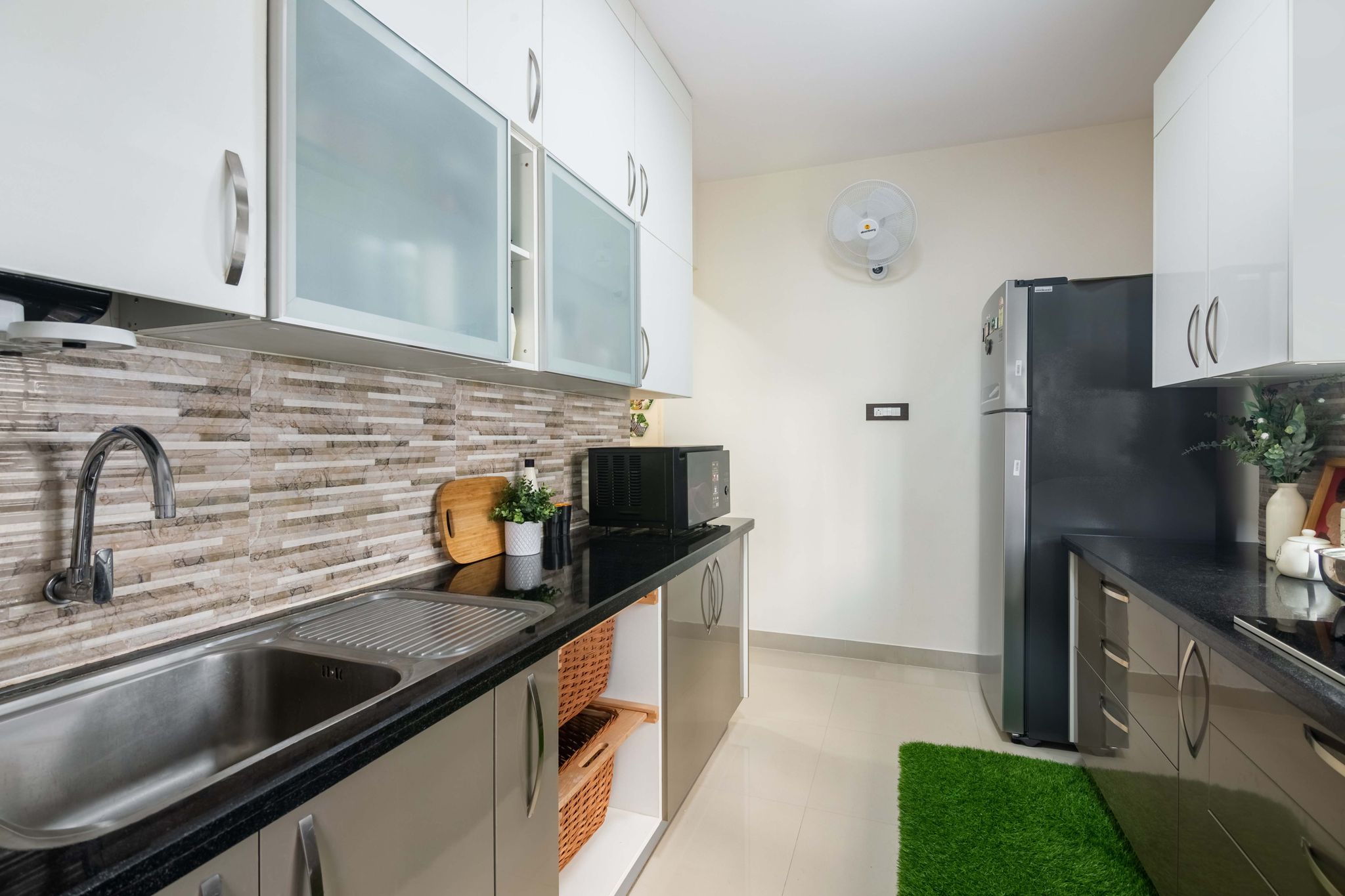 Modern Parallel Kitchen Design with Cappuccino and Frosty White ...
