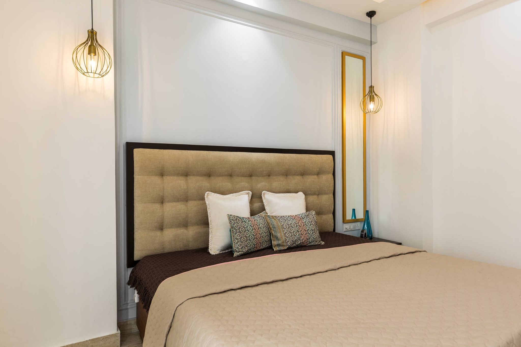 Spacious Guest Room Design With Linen White Wall | Livspace