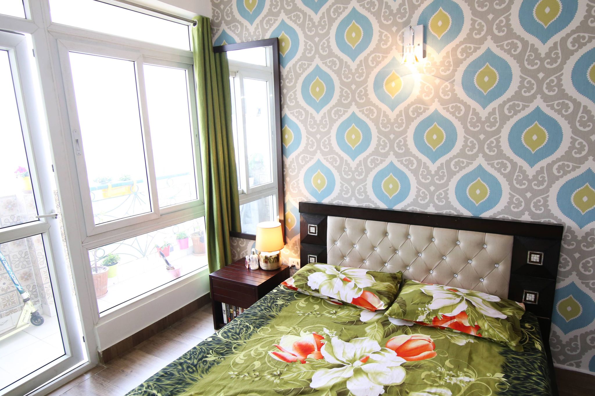 Spacious Guest Room Design With Patterned Wallpaper | Livspace