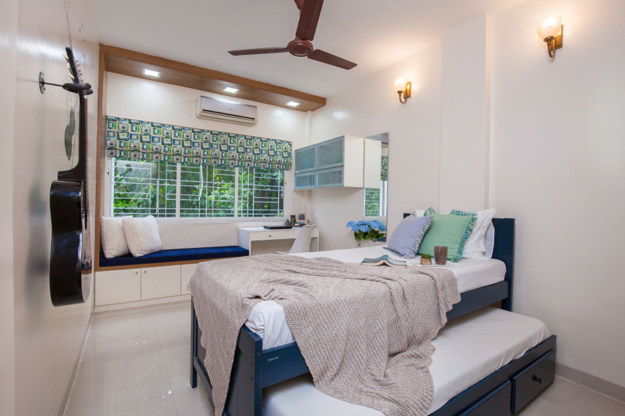 Spacious Kids' Bedroom Design With A Study Unit | Livspace