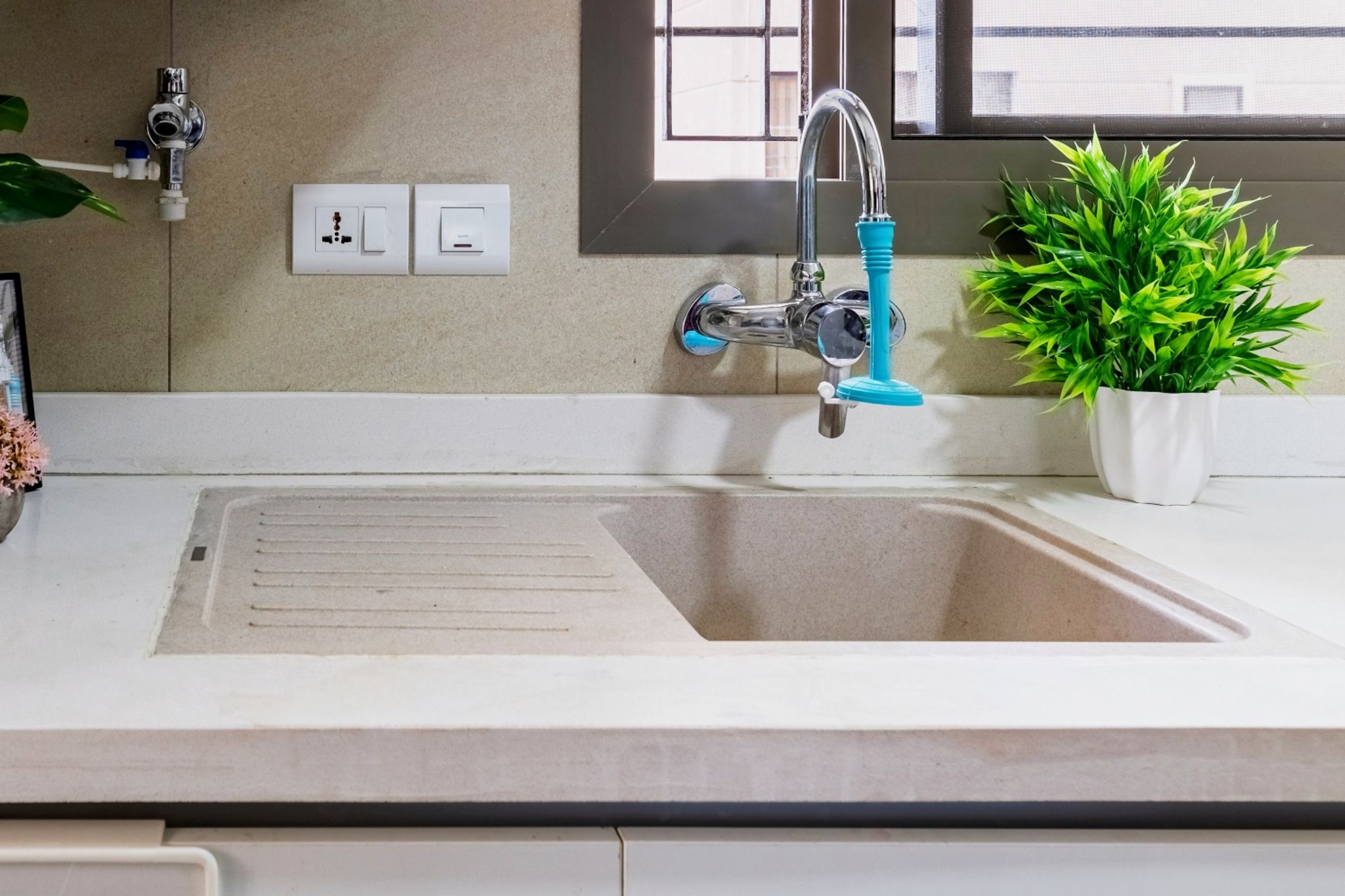 Quartz Single Bowl Kitchen Sink With Drainboard | Livspace