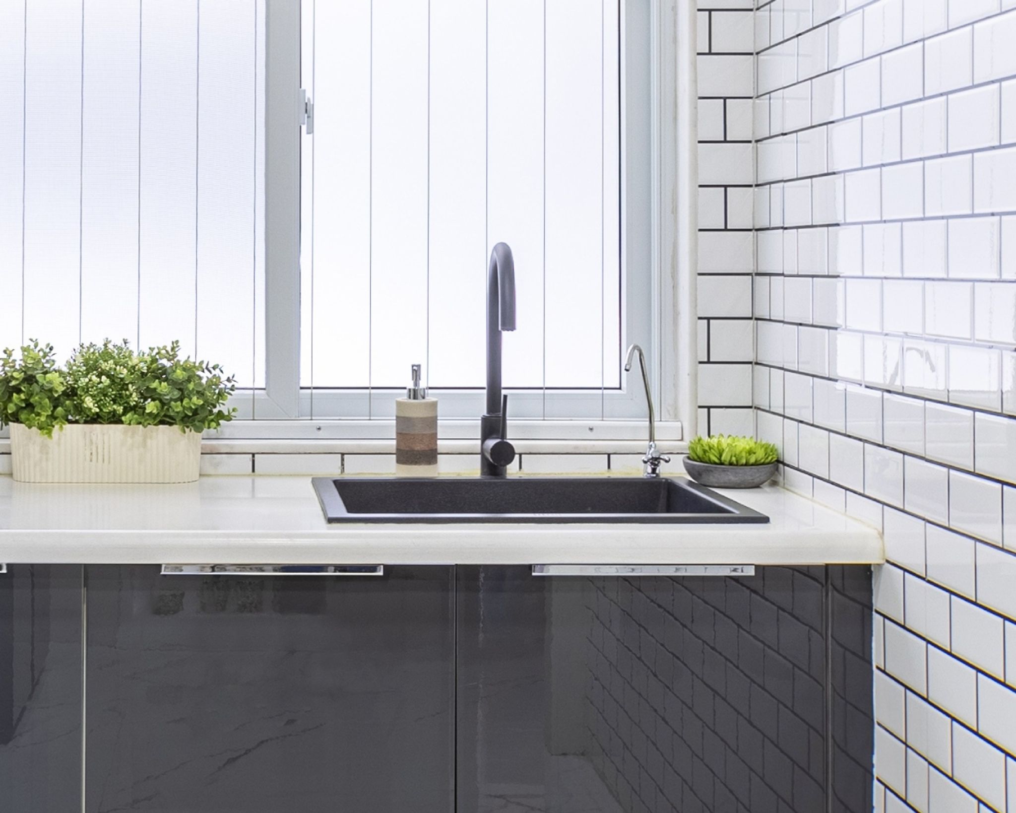 Top Mount Single Bowl Quartz Basin Wash With White Countertop And Grey ...