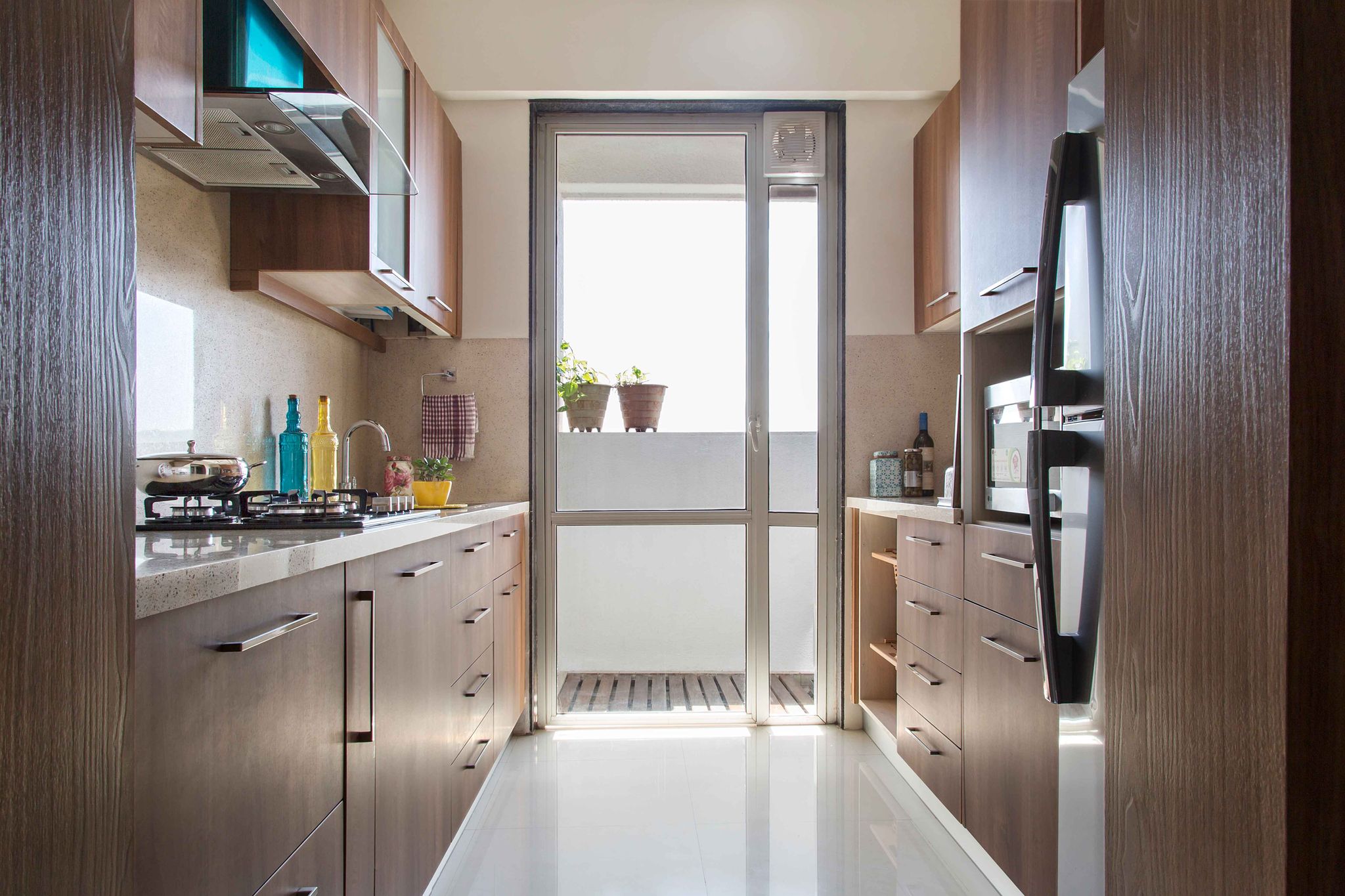 Modular Parallel Kitchen Design With Tawny Balsam Cabinets | Livspace