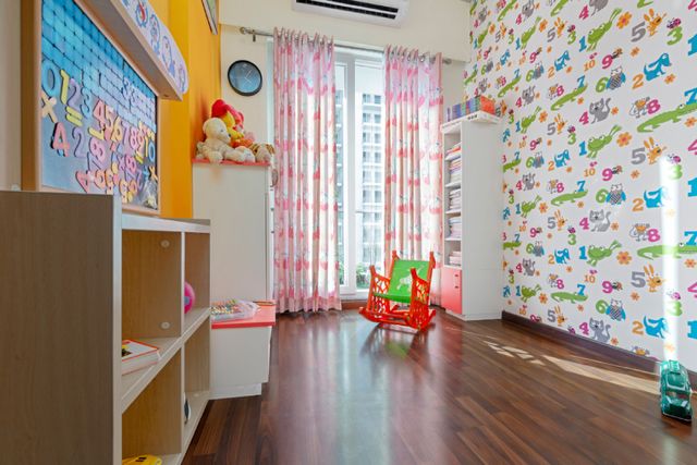 Spacious Multicoloured Kids Room Design With Animal Motif Wallpaper ...
