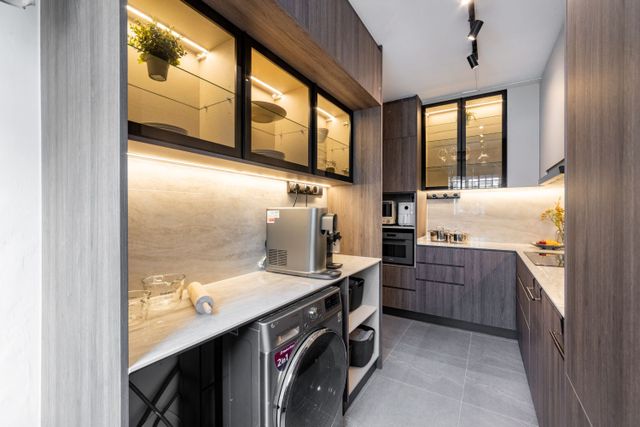 Spacious White And Wood Modular Kitchen Design With Wall-Mounted ...