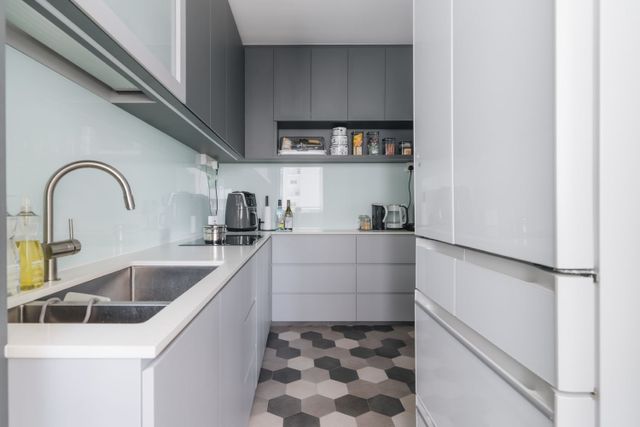Grey L-Shaped Modern Kitchen Design With Light Blue Glossy Backsplash ...