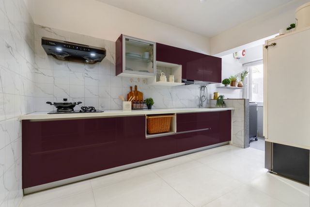 Spacious Kitchen Design With A Quartz Countertop | Livspace