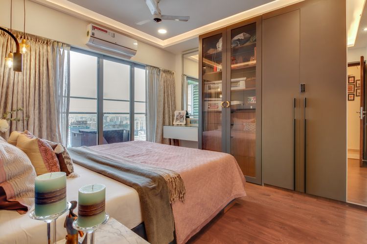 Centre Drop Down False Ceiling With Cove Lighting | Livspace