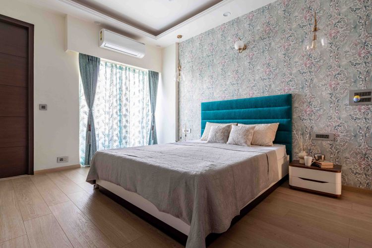 Spacious 3-BHK Flat In Delhi | Livspace