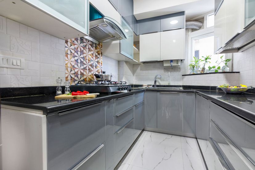 Grey And White U-Shaped Modular Kitchen Design With White 3D And Floral Muticoloured Backsplash ...