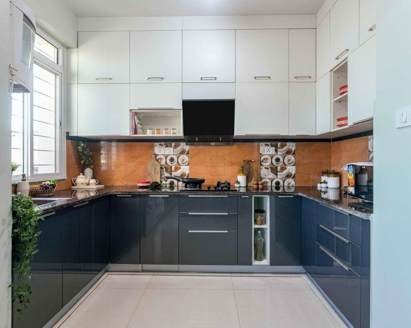 Contemporary U-Shaped Kitchen Design with Tropper Base Unit - 10x7 Ft ...